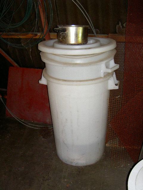 Plasticne posude sa poklopcem