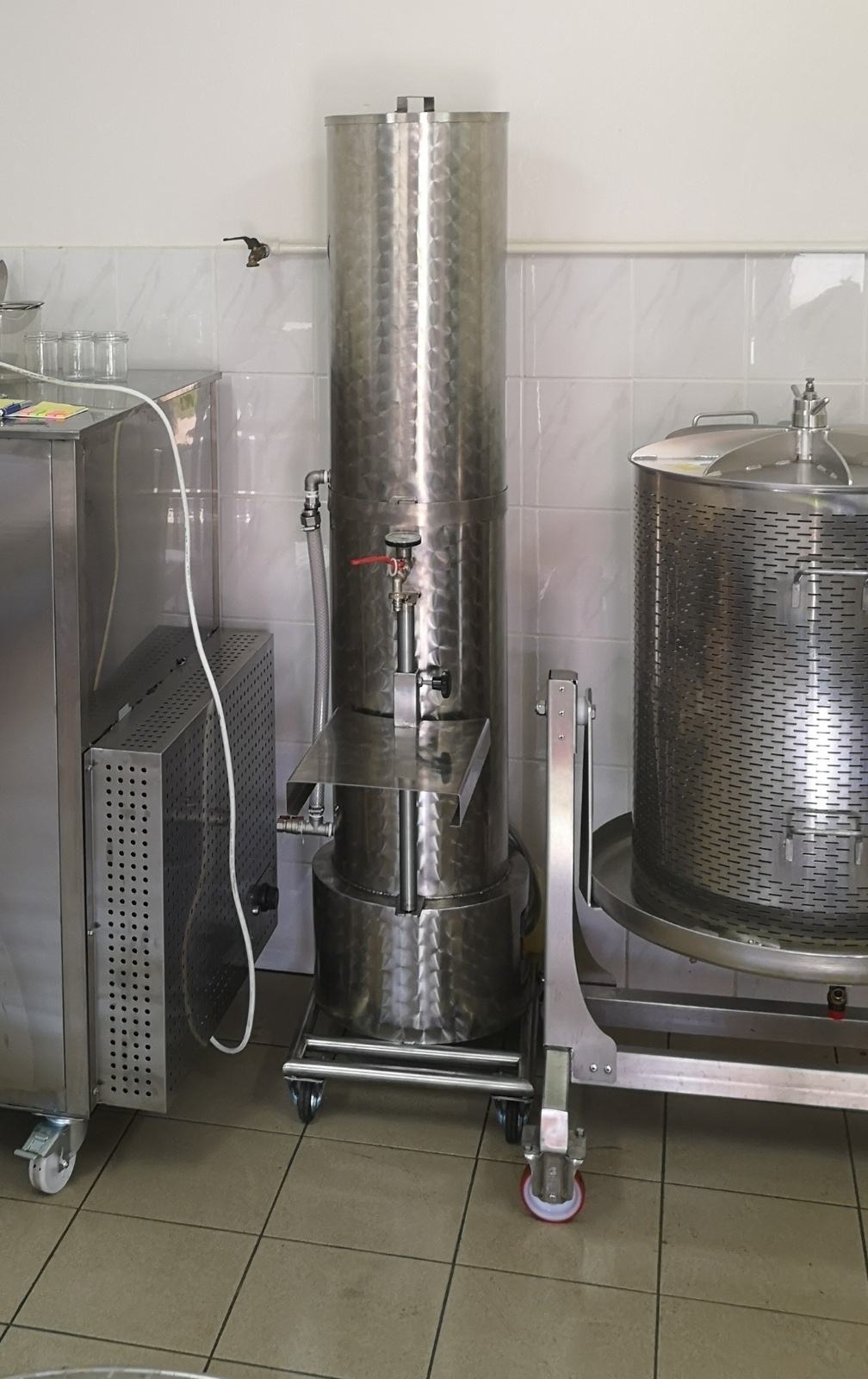 prodaje se pasterizator 60 do 90l/h