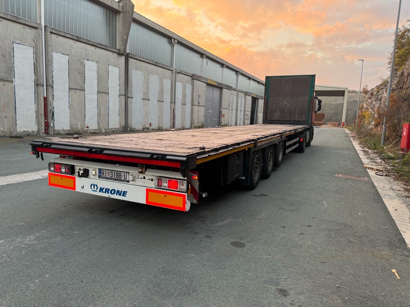 Krone Mega otvorena s ključevima za kontejnere -1x20,2x20,1x40,1x45 ...