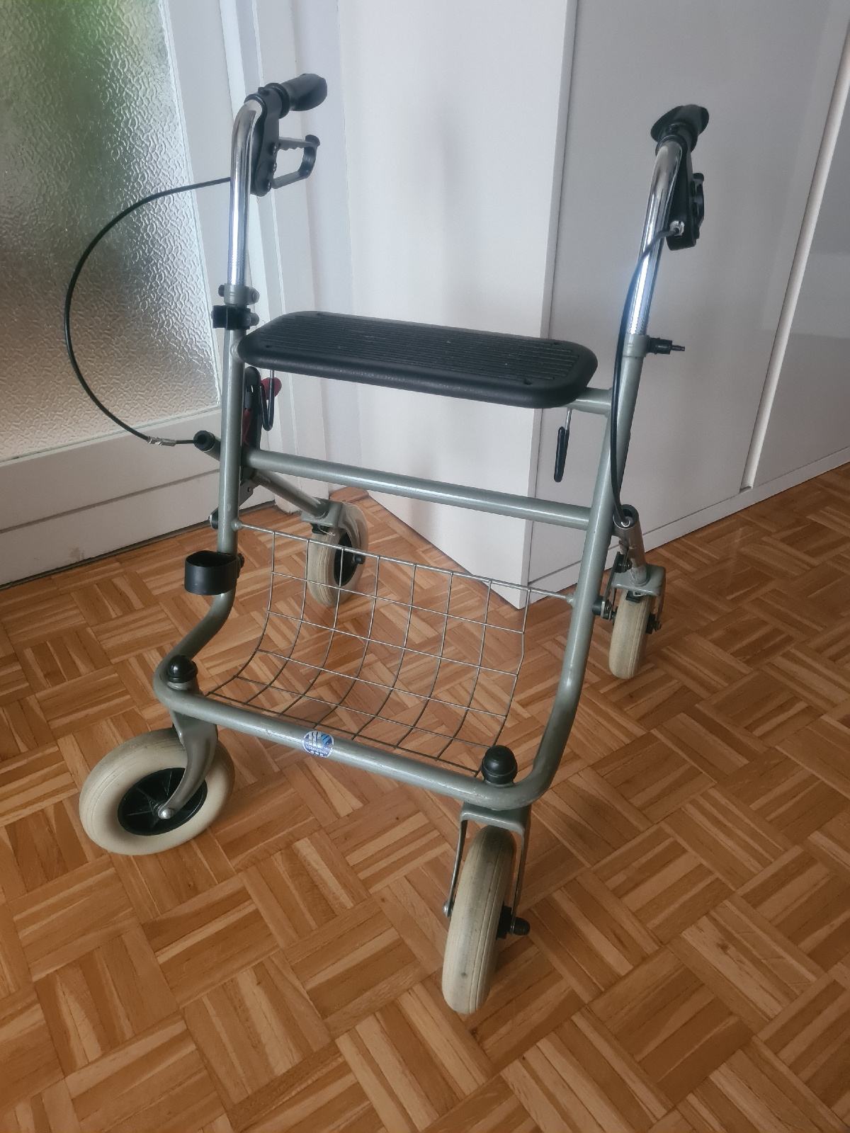 Hodalica rolator za starije i/ili nemocne