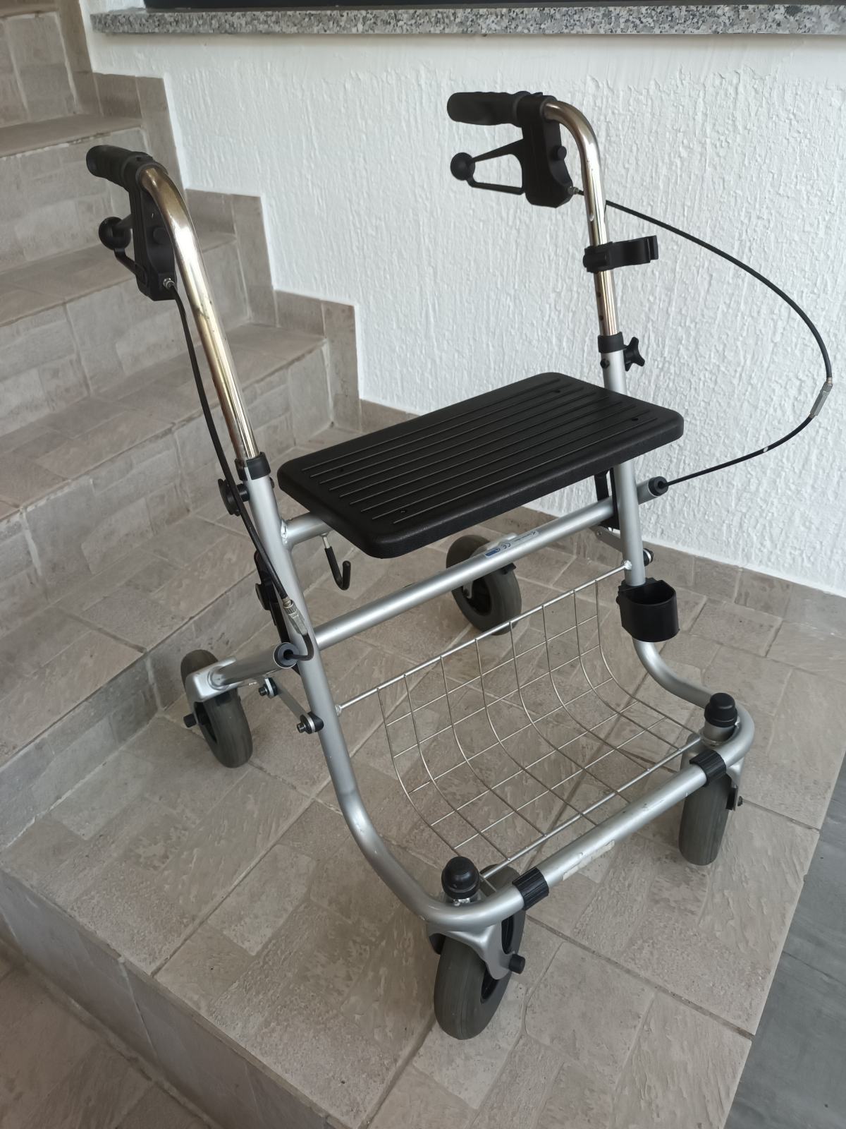 Hodalica za starije osobe