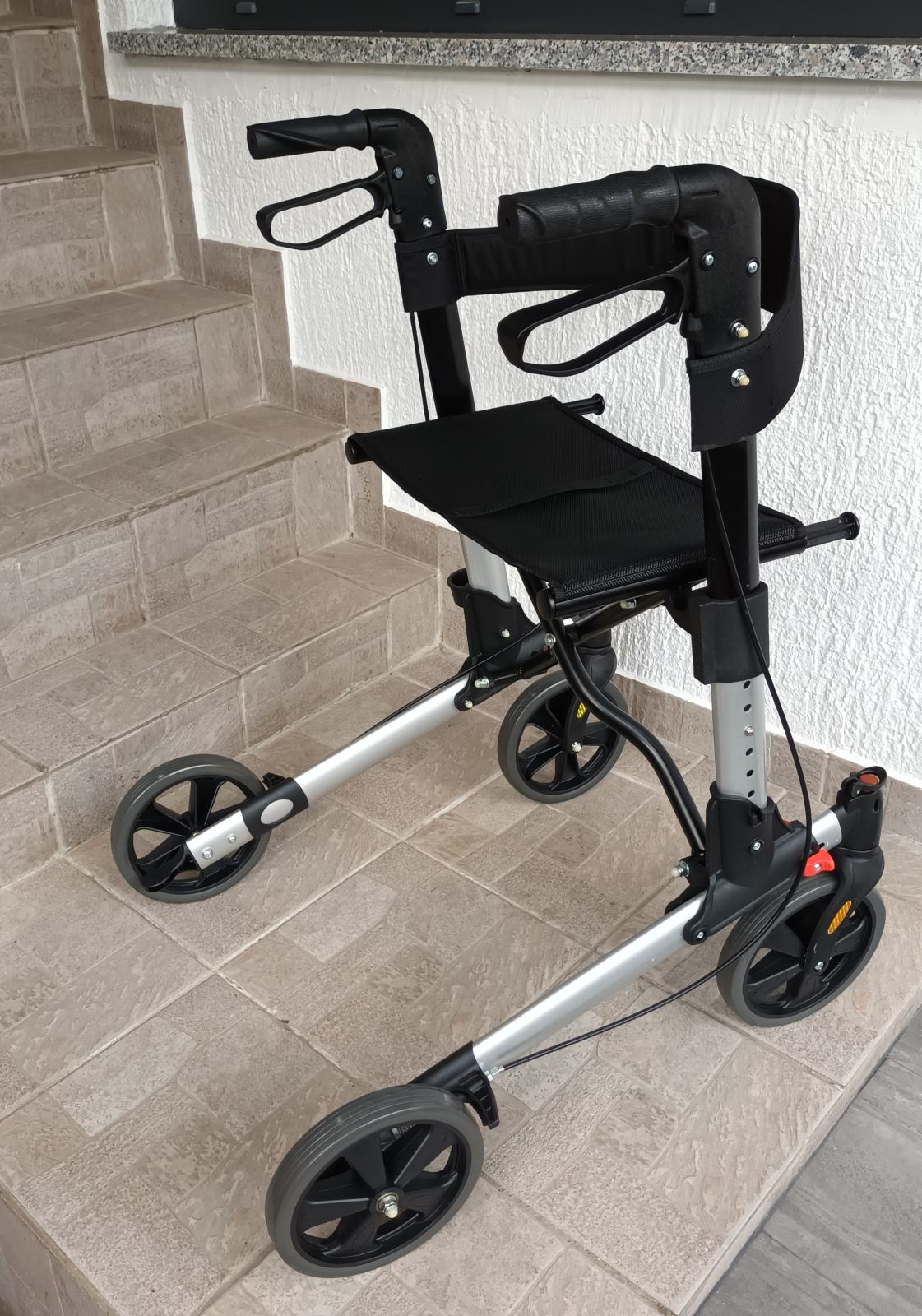 Hodalica za starije osobe-rezervirano