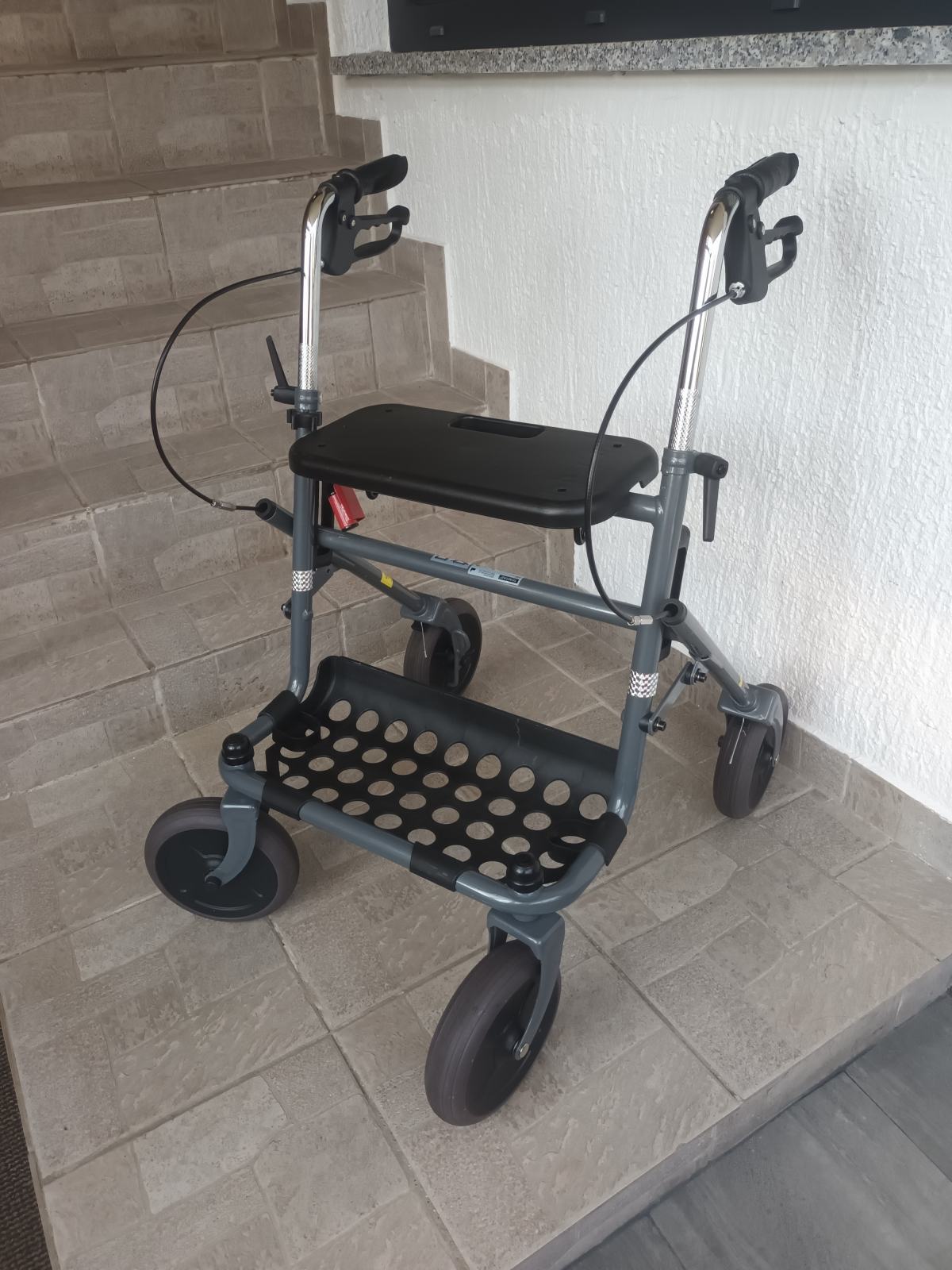 Hodalica za starije osobe - rezervirano