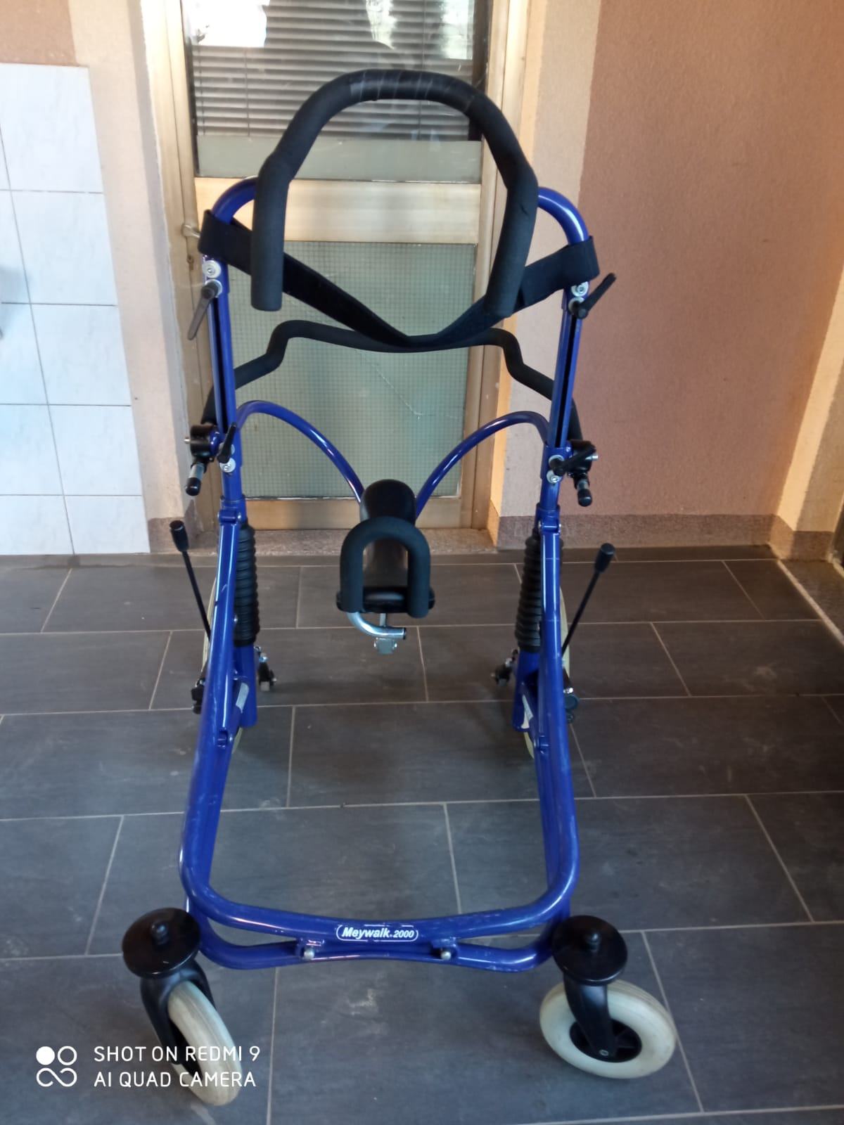 HODALICA TERAPIJSKA SA SJEDALOM