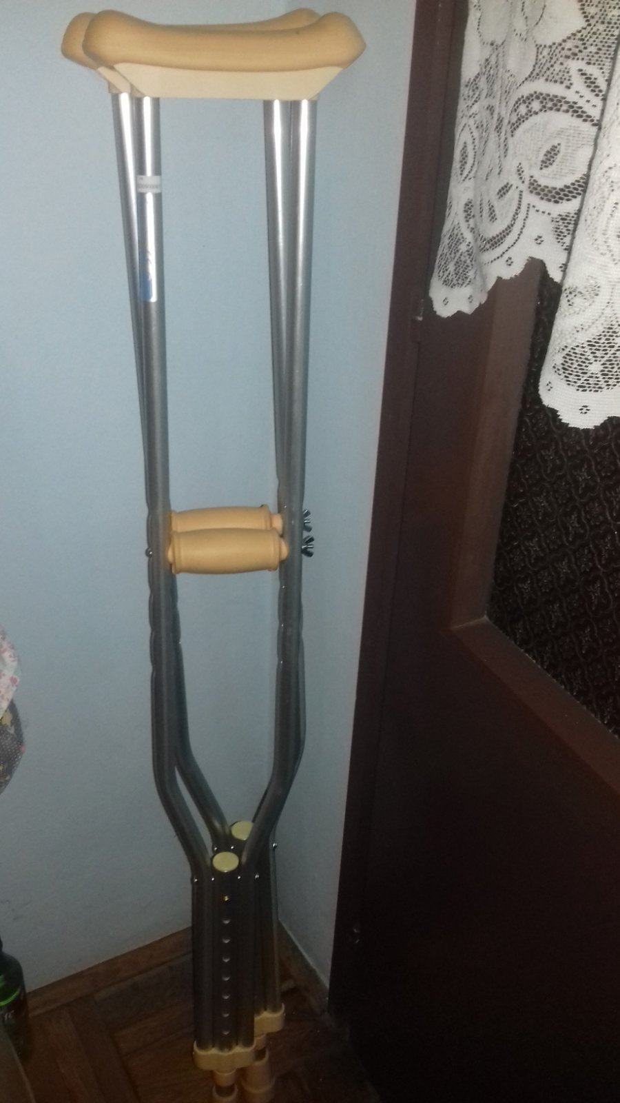 Prodajem štake podpazušne za hodanje