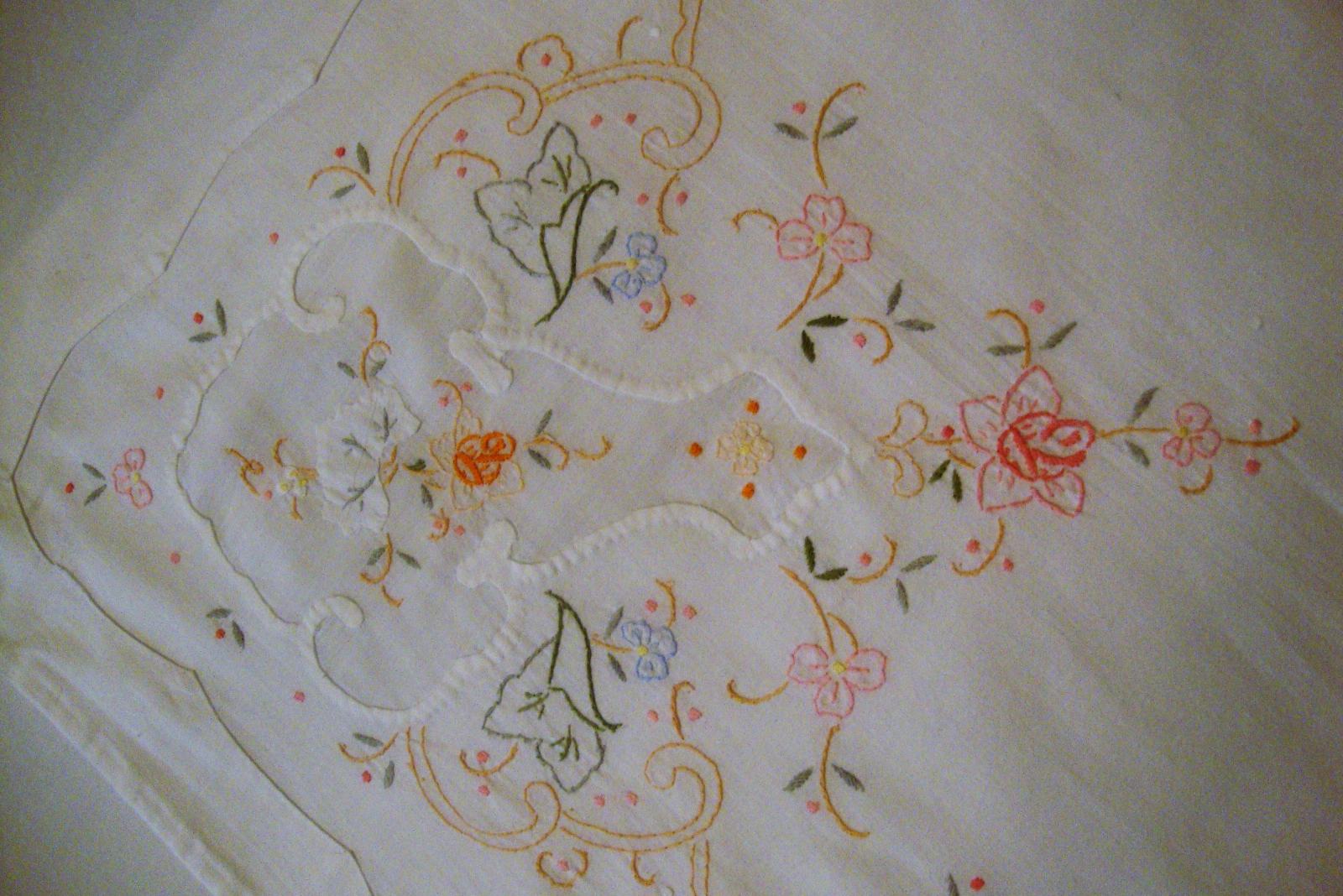 LANCUN VELIKI RUČNO VEZEN - PLAHTA POSTELJINA