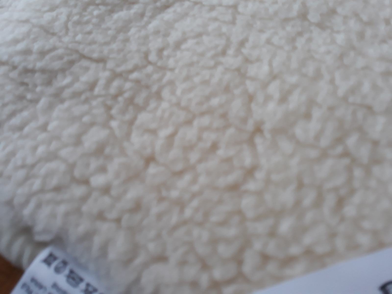 Nadmadrac od prirodne vune.