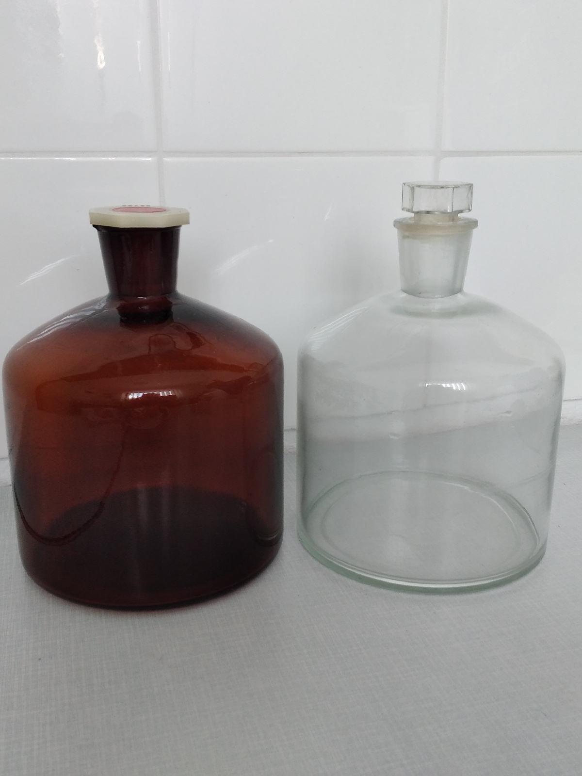 boca laboratorijska 2000ml 2L za titraciju