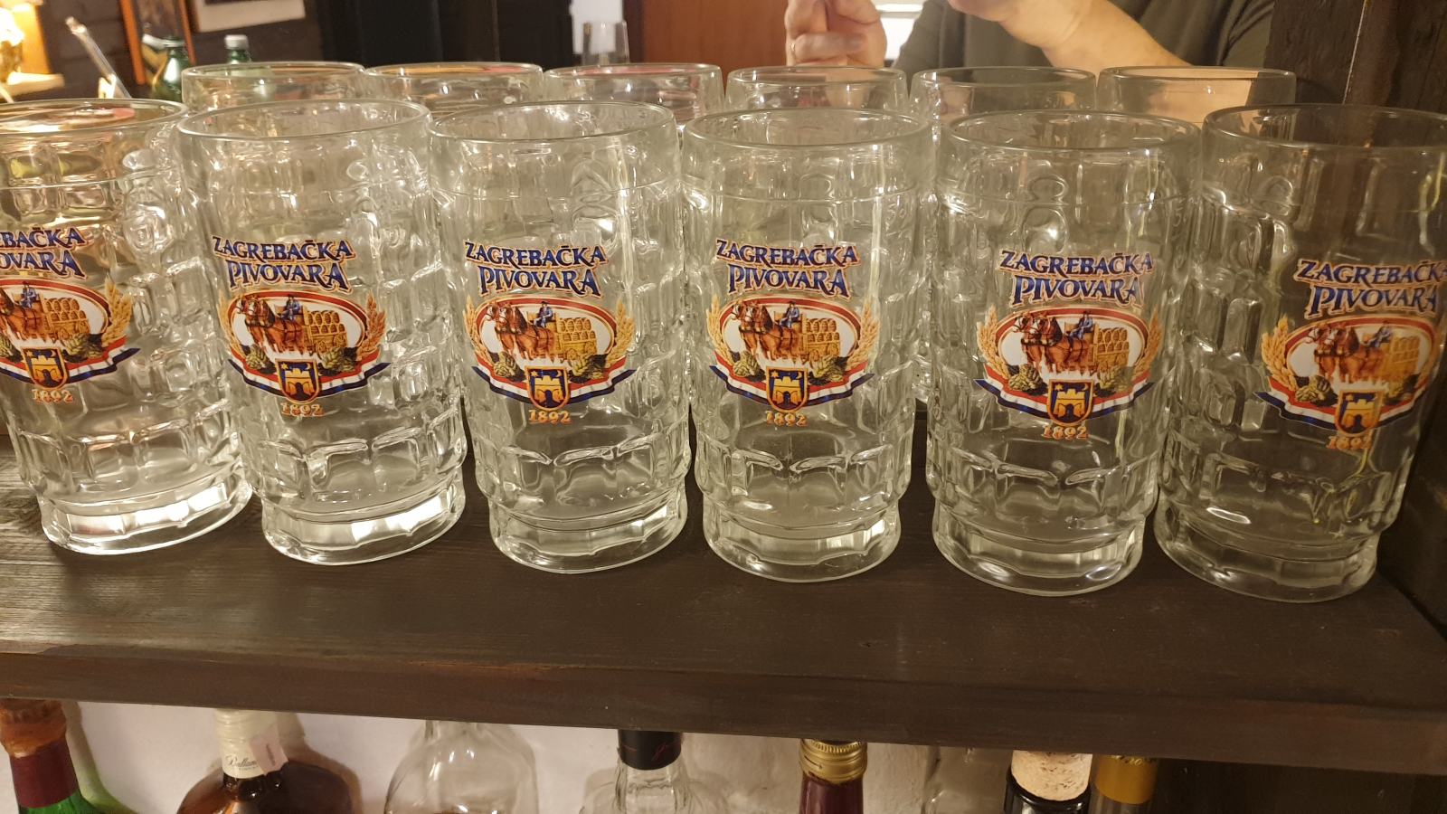 Krigla za pivo Zagrebačka pivovara 6 komada plus poklon