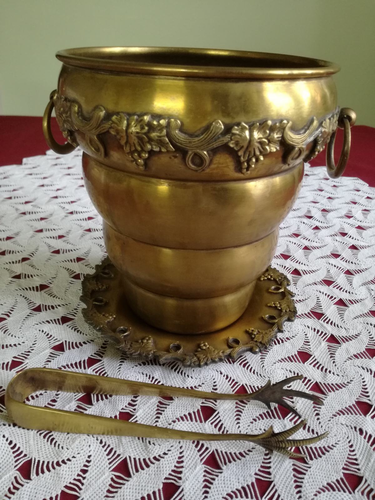 POSEBNA POSUDA ZA LED OD MESINGA