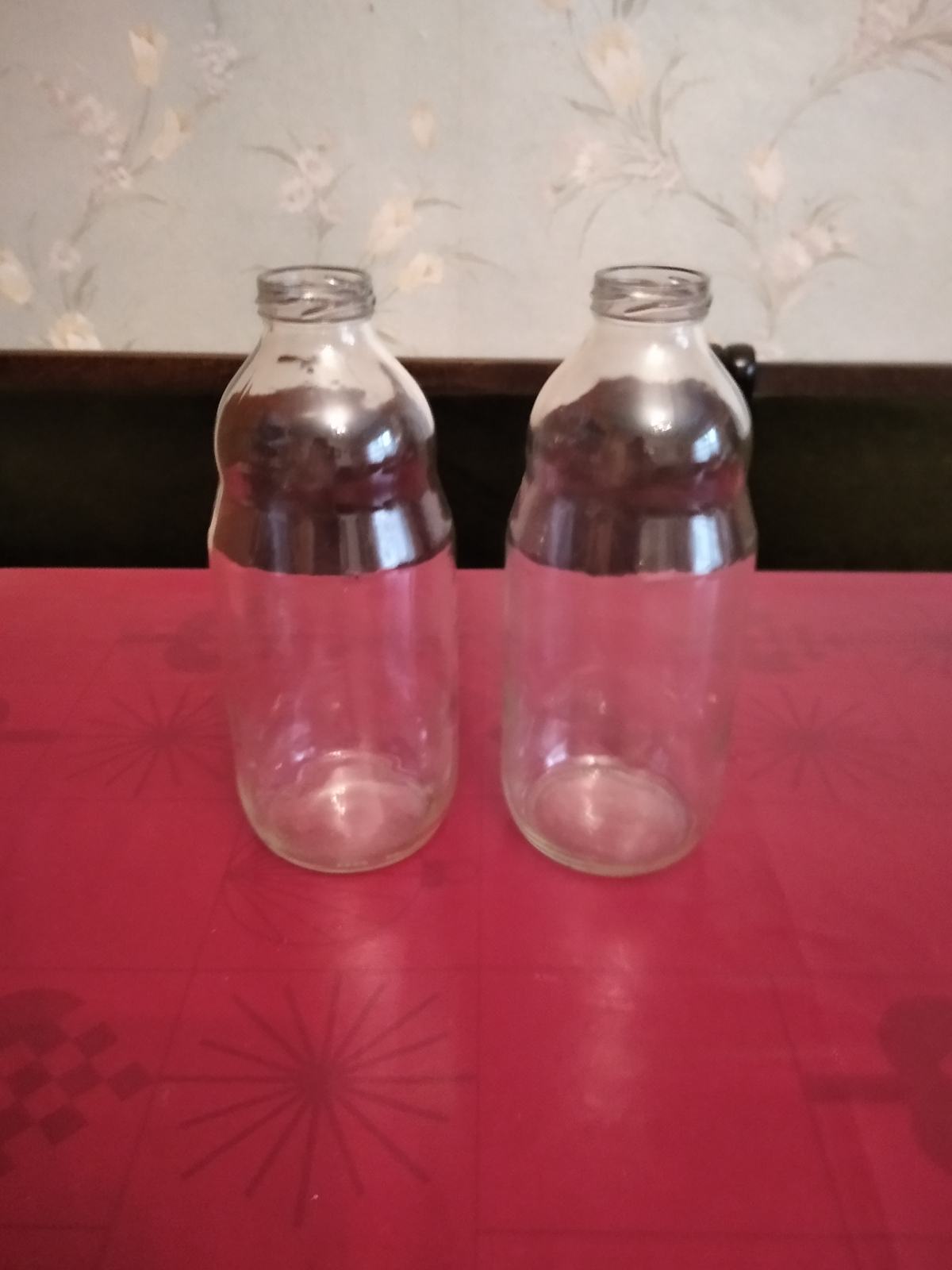 Staklene boce za sok ili mlijeko