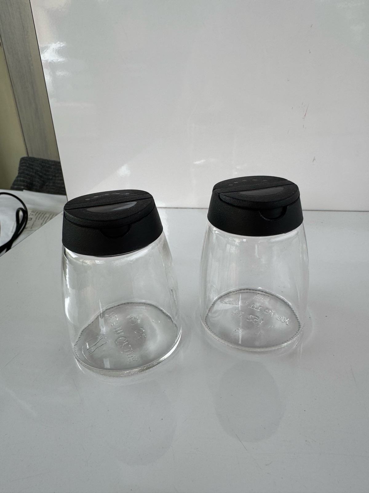 Staklene posude za sol i papar