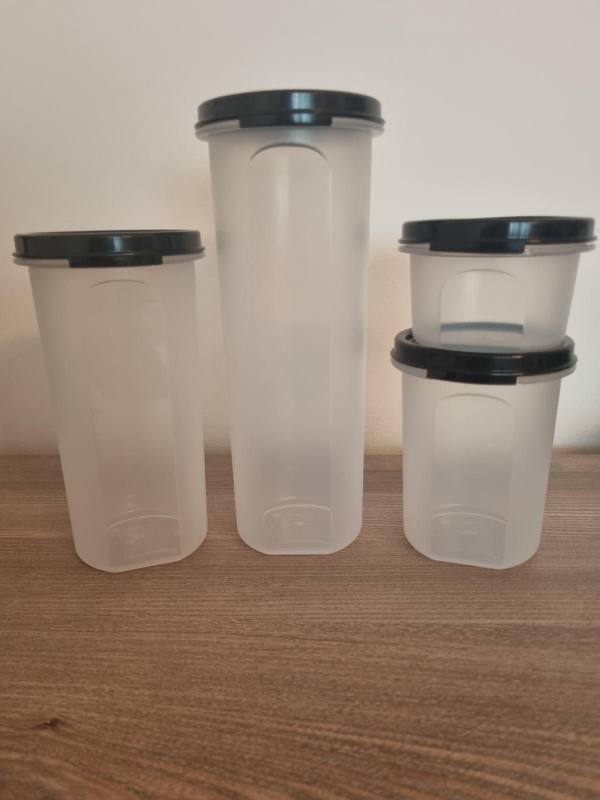 Tupperware set okruglih spremnika