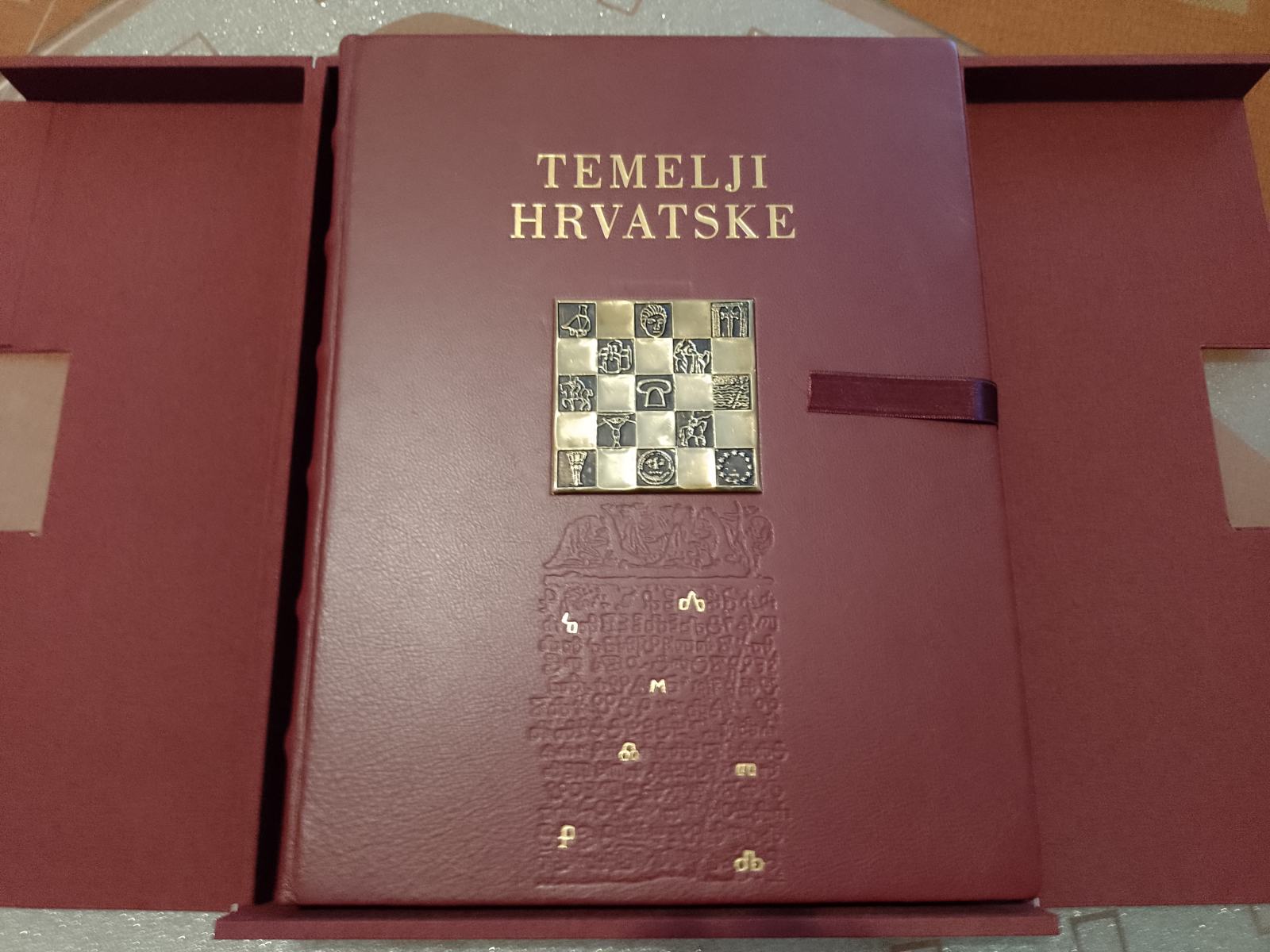 TEMELJI HRVATSKE - USTAV RH