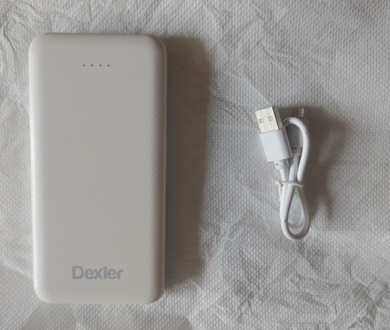 Prijenosna baterija marke dexler 8000mAh + USB kabal
