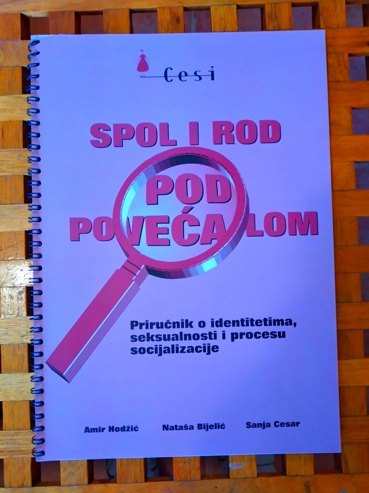 SPOL I ROD POD POVEĆALOM PRIRUČNIK O IDENTITETIMA...