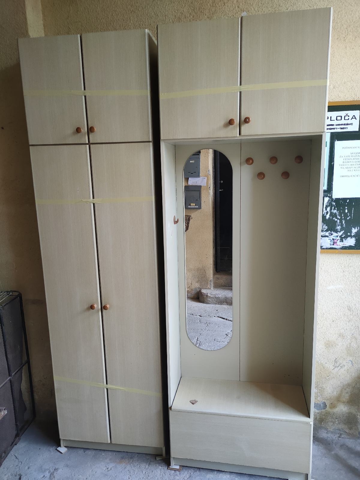 Ormar za predsoblje...2 komada.