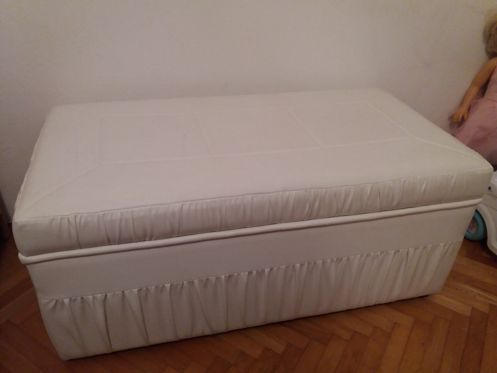 Tabure sa spremnikom