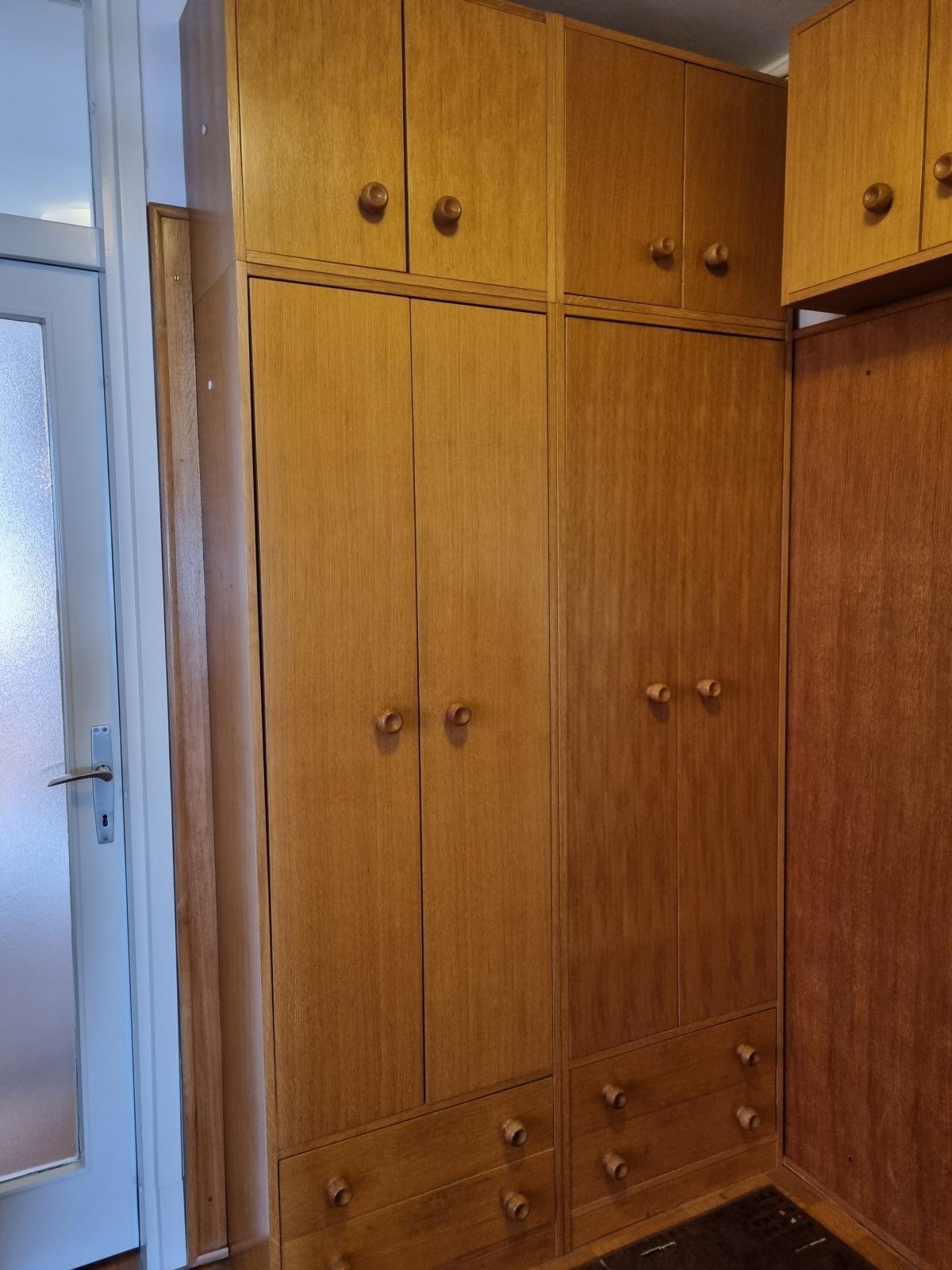 Drveni ormar ručno rađeni