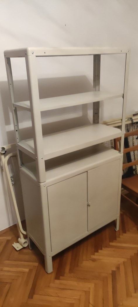 Ikea, metalni regal s elementom