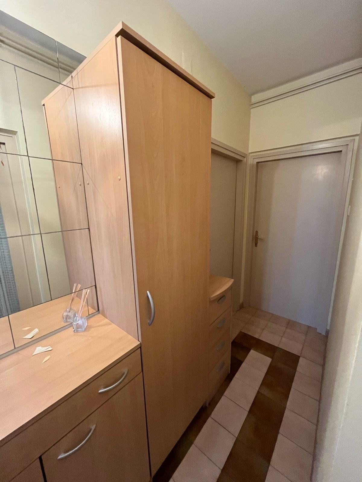 Ormar za kapute i ormaric za predsoblje