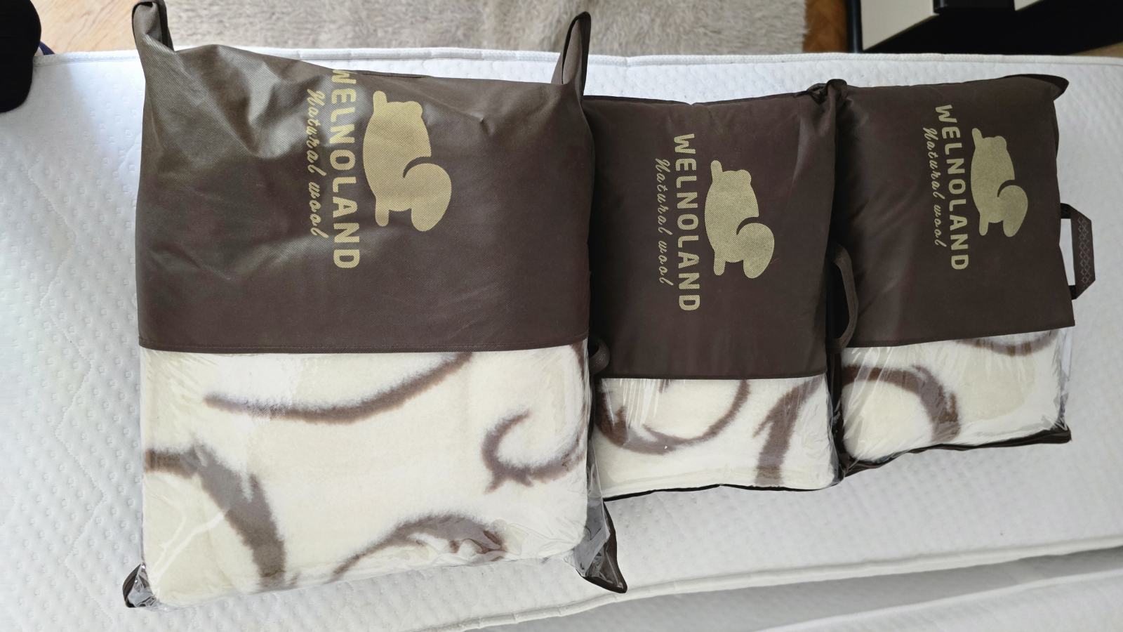 Prekrivač i jastuci od ruske vune, novo