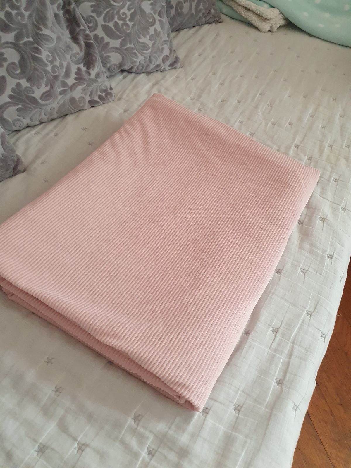 Prekrivač prljavo roza boja