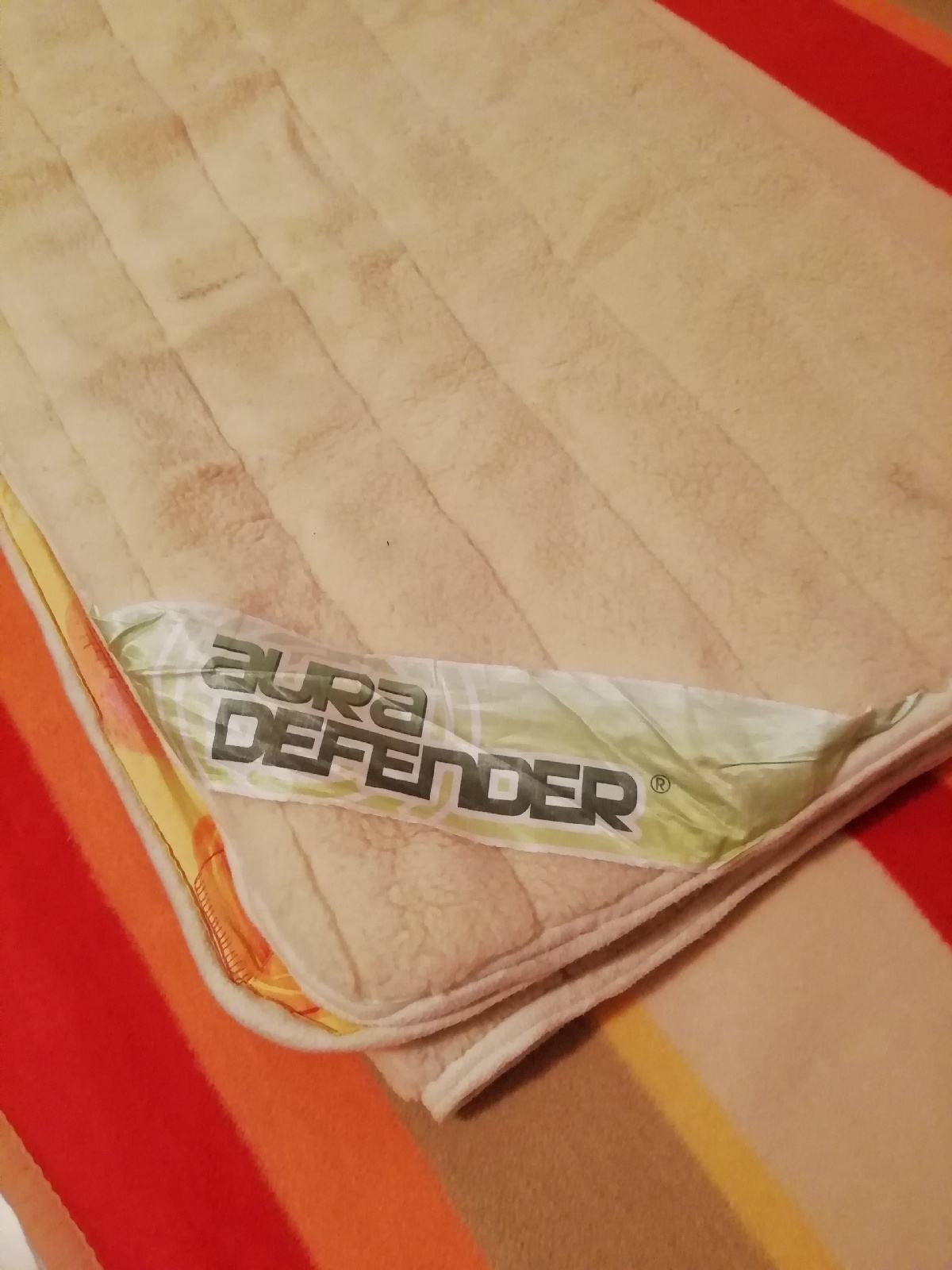 Vunena deka prekrivac sa magnetskim trakama