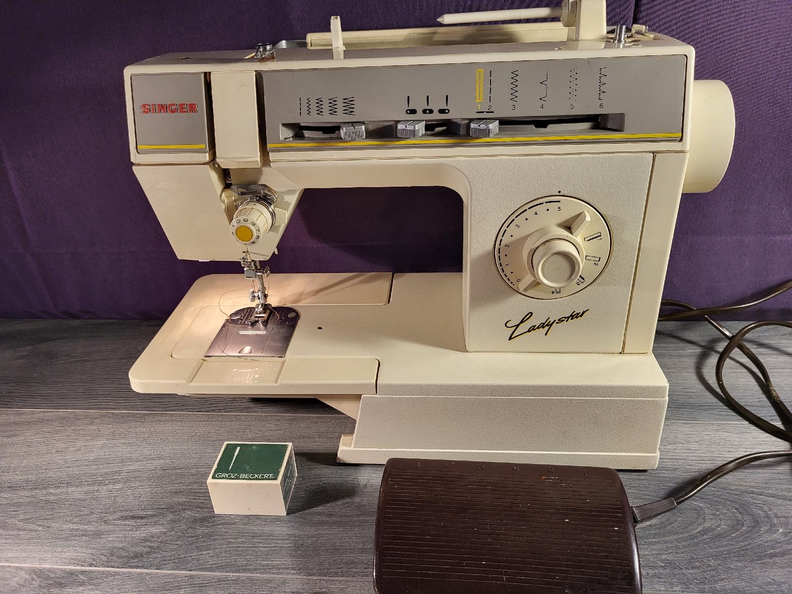 Šivaća mašina Singer 6212C