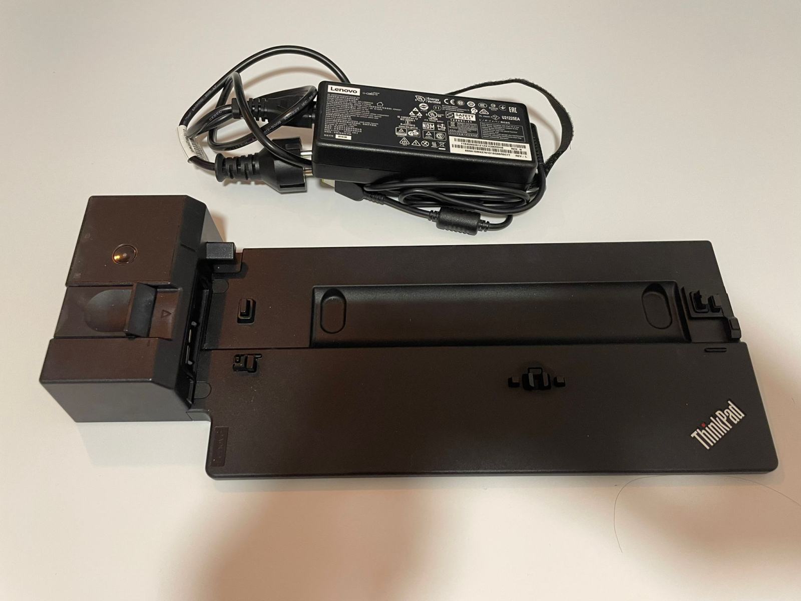 Lenovo ThinkPad Ultra Docking Station + punjač 135W