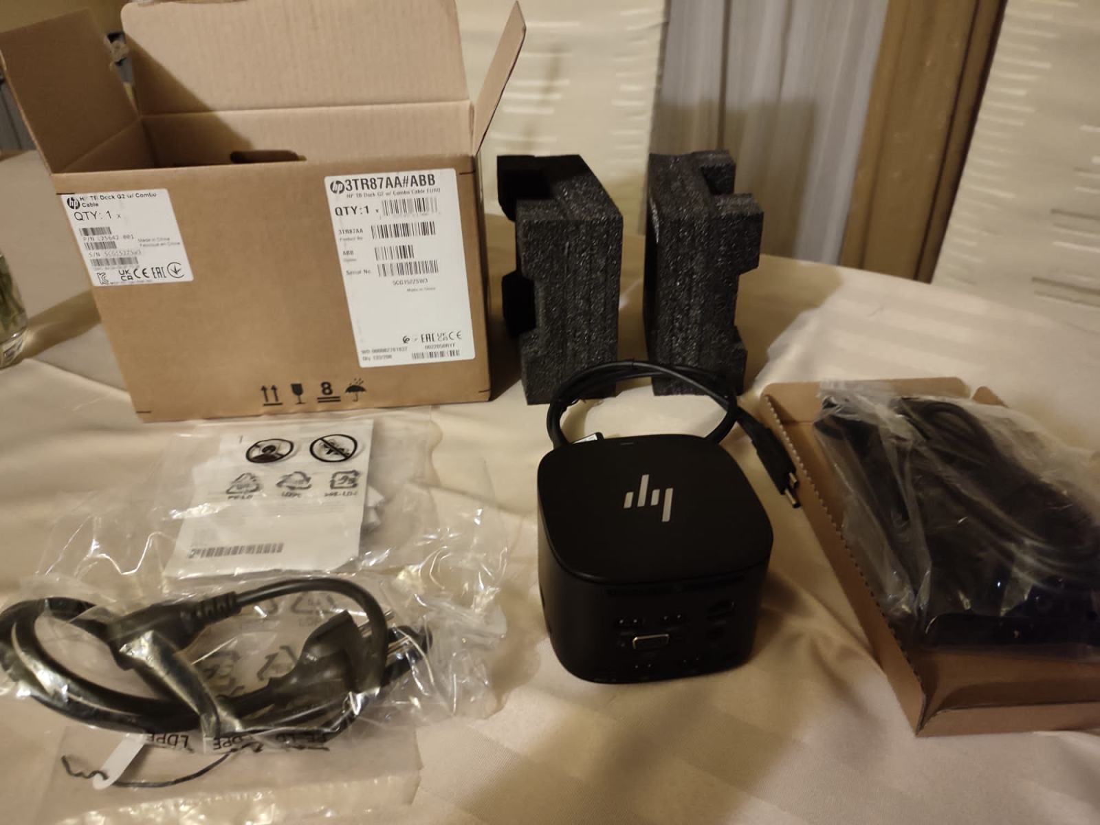 Docking station HP 230W Thunderbolt G2 with Combo Cable P/N: 3TR87AA