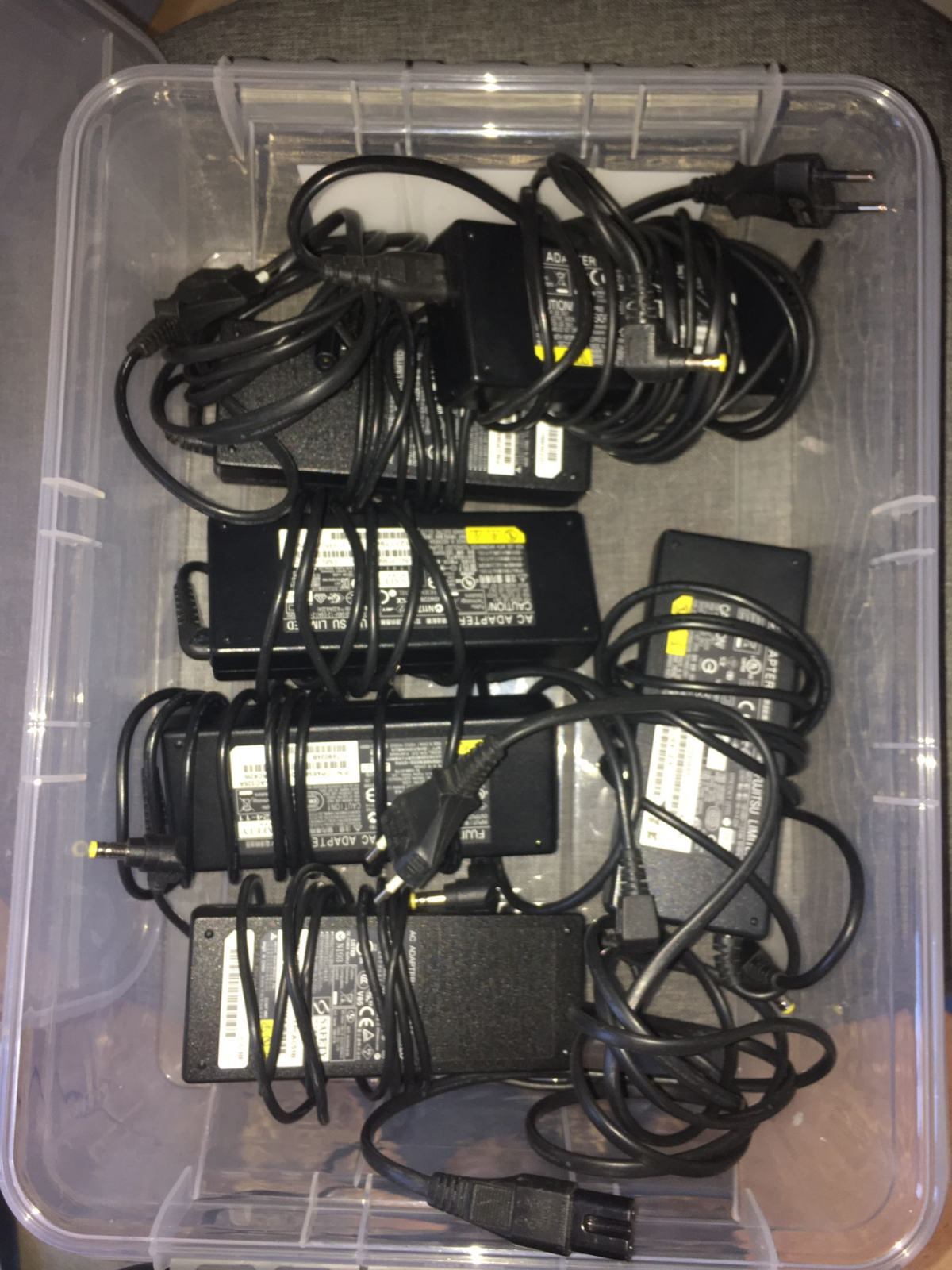 FUJITSU LIMITED AC ADAPTER, Punjači za laptope (4.22A)