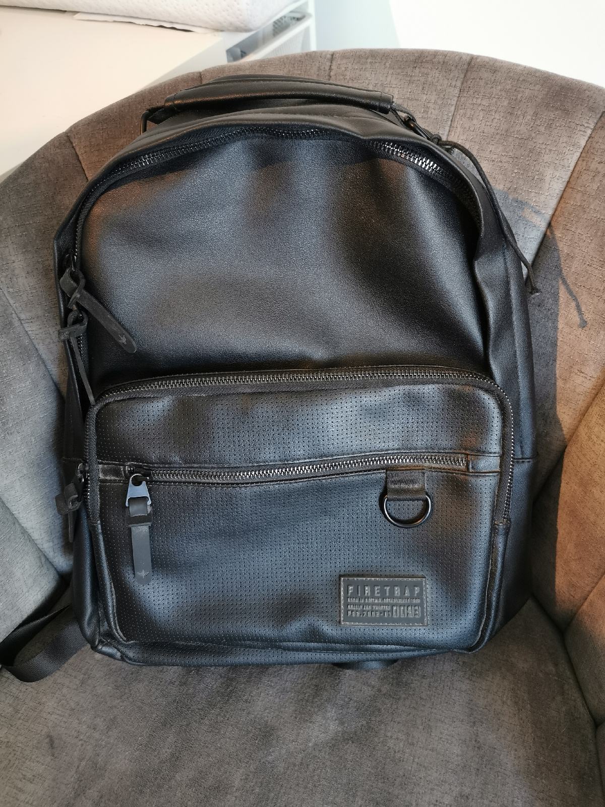 Crni ruksak Firetrap