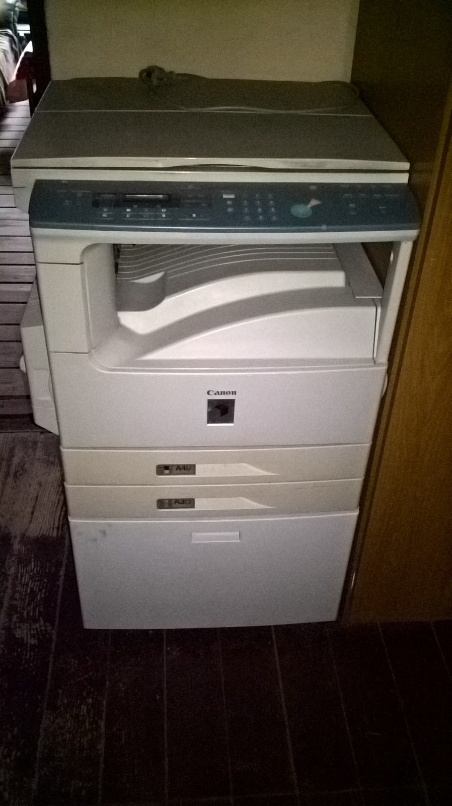 Fotokopirni uređaj Canon iR2000