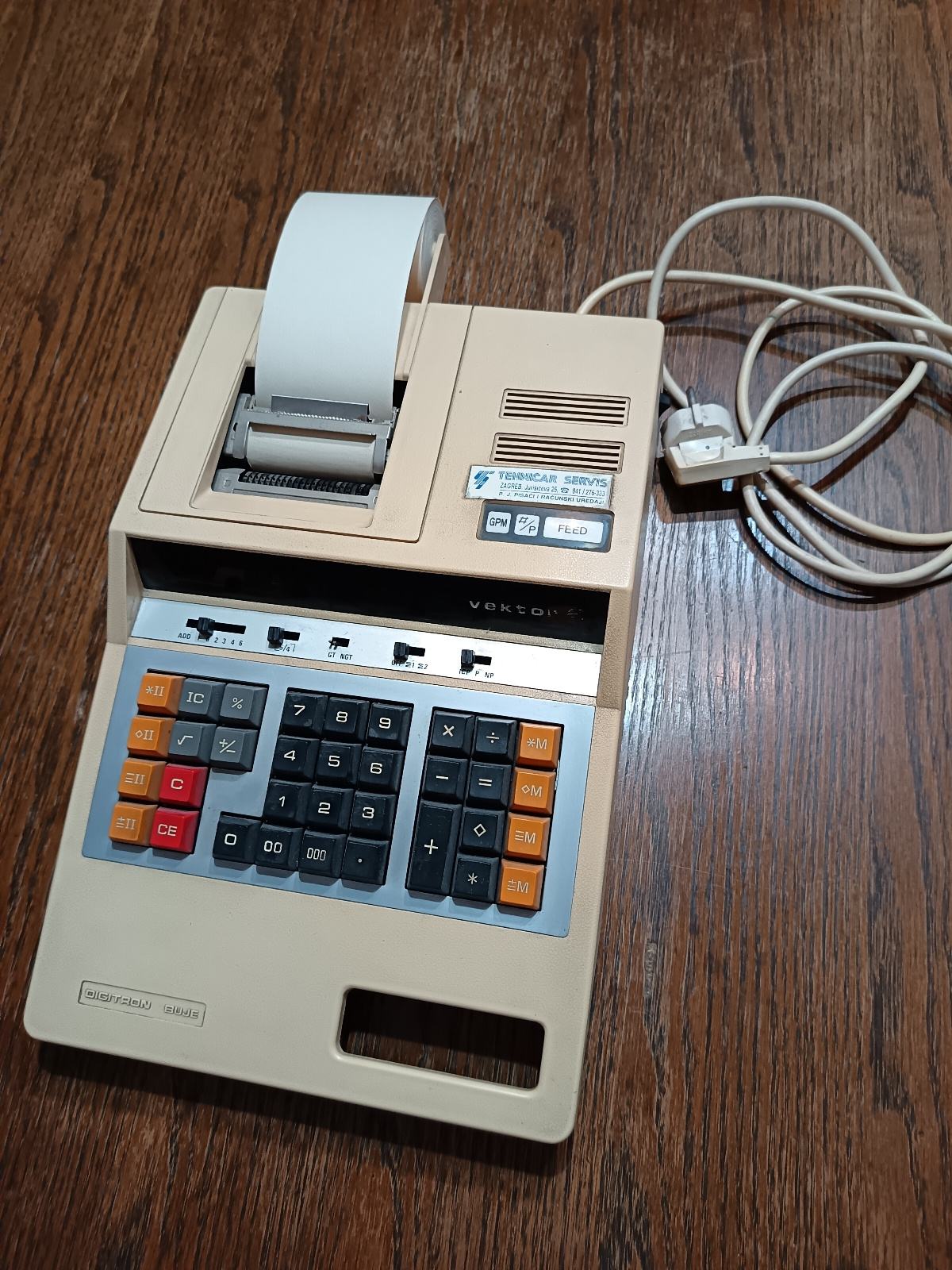 Kalkulator sa kontrolnom trakom