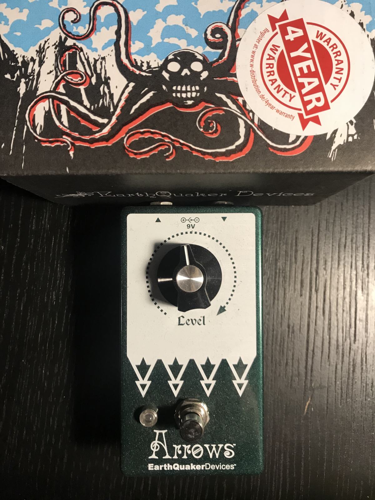 Arrows Earthquaker Devices preamp booster