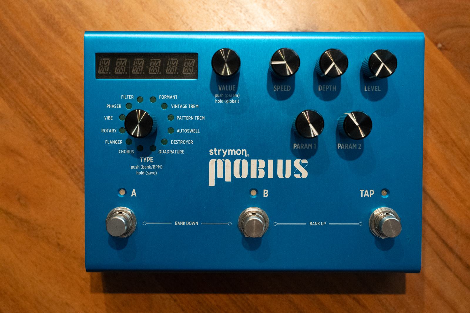 STRYMON MOBIUS - VRHUNSKI MODULACIJSKI EFEKT