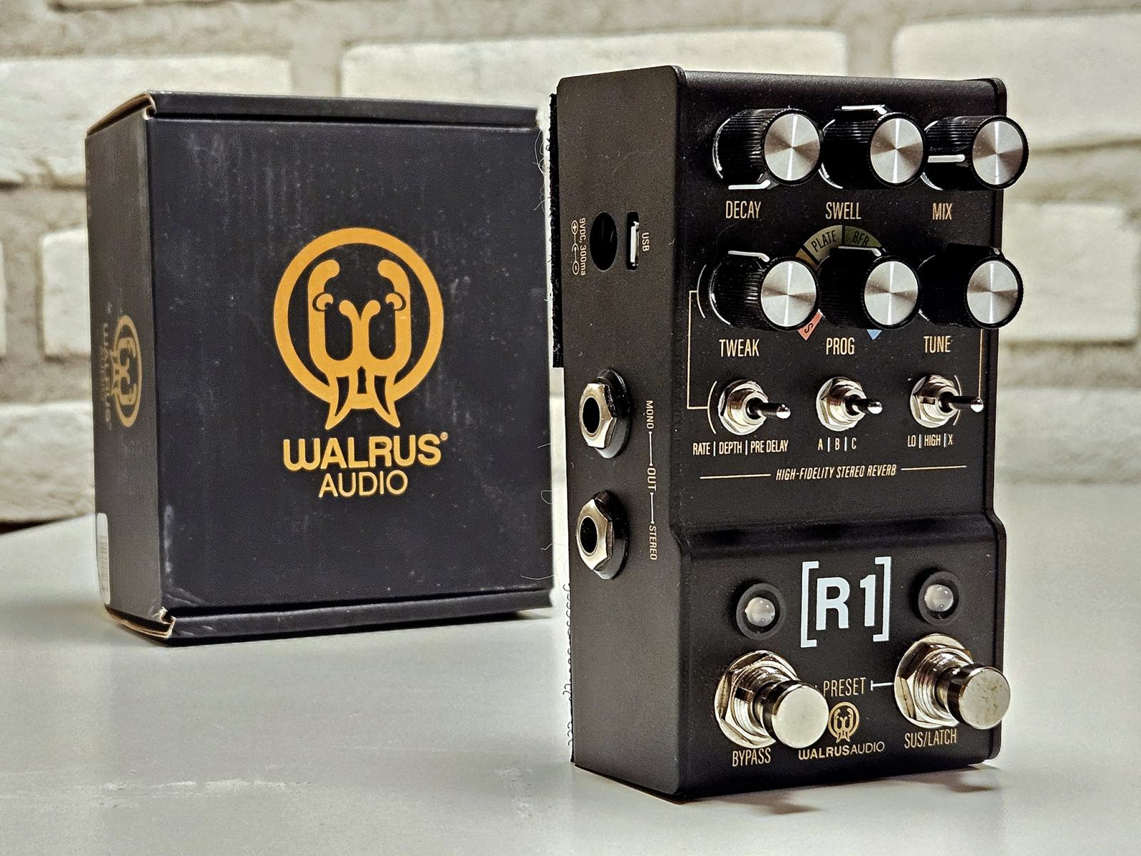 Walrus Audio R1 Reverb Black