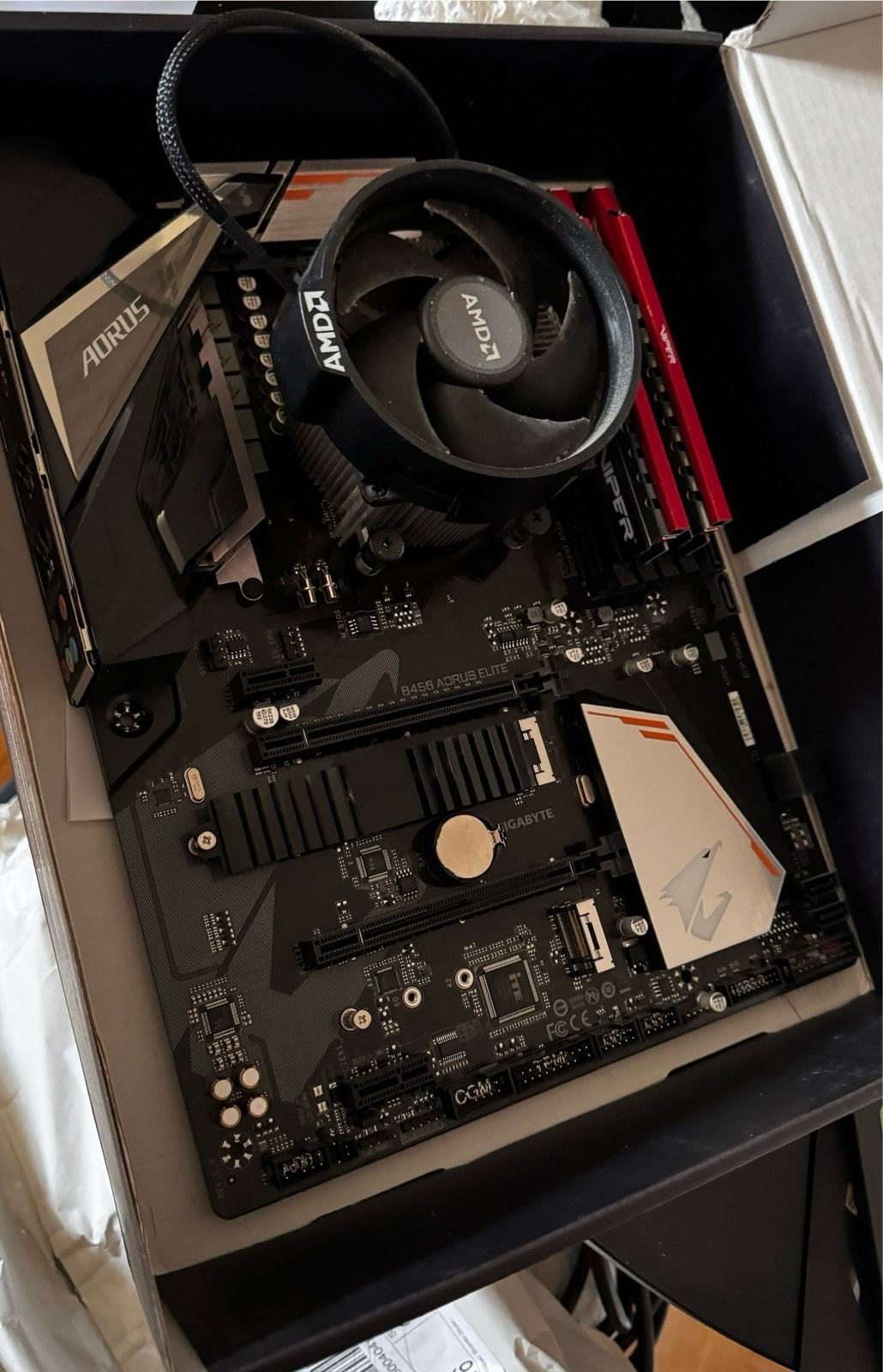 Ryzen 5600x + aorus b450 elite + 16gb ddr4 + wraith cooler