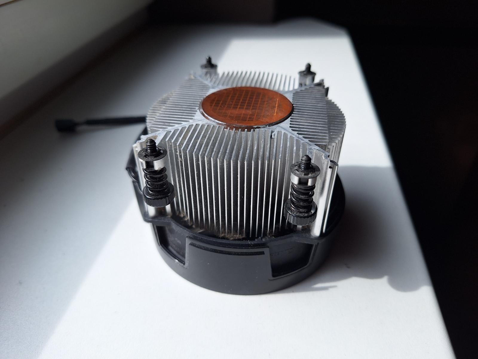 AMD Ryzen 5 1600 six core procesor i Wraith Spire ventilator - 40 eura