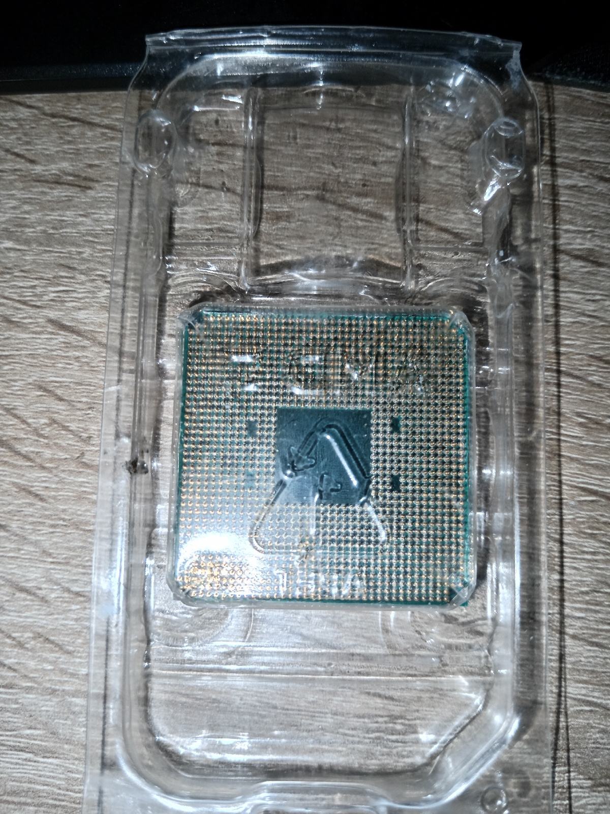 AMD Ryzen 5 2600 + Stock Cooler