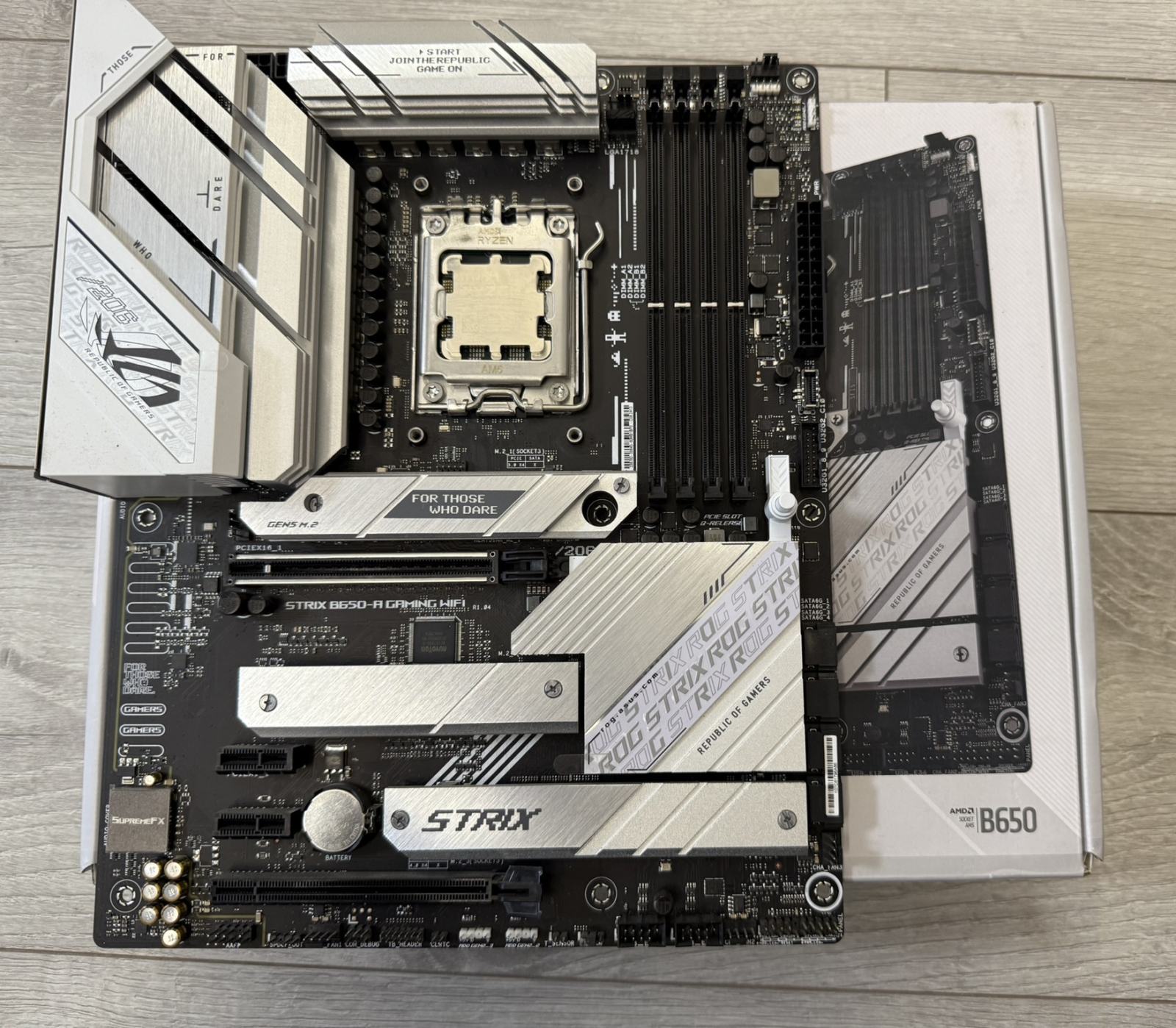 ASUS ROG Strix B650-A Gaming WiFi + 7800x3d