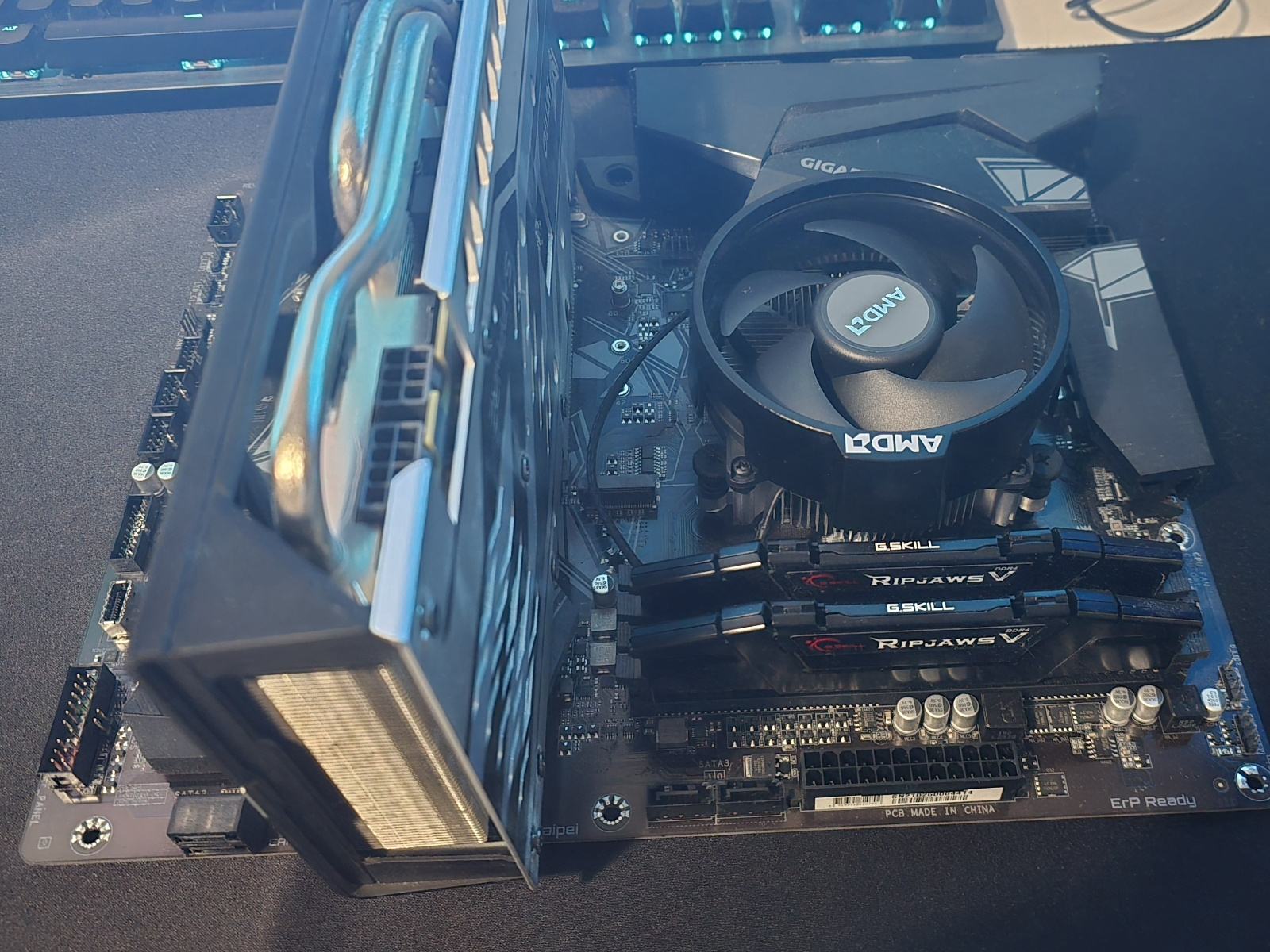 b550 + ryzen 5 5600x + 16gb rama + rx 580 4gb