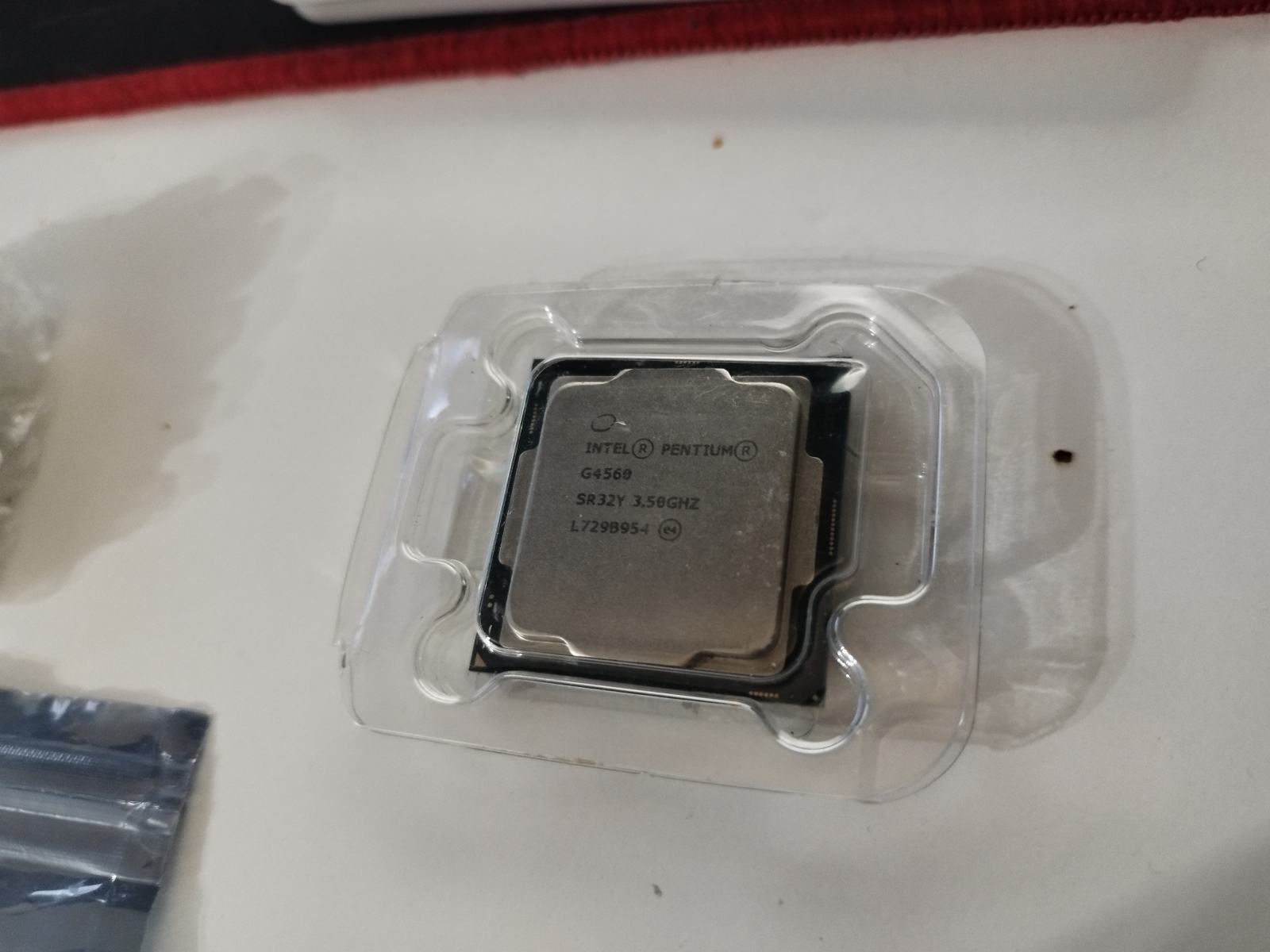 Pentium G4560, Celerong G3900. G1610