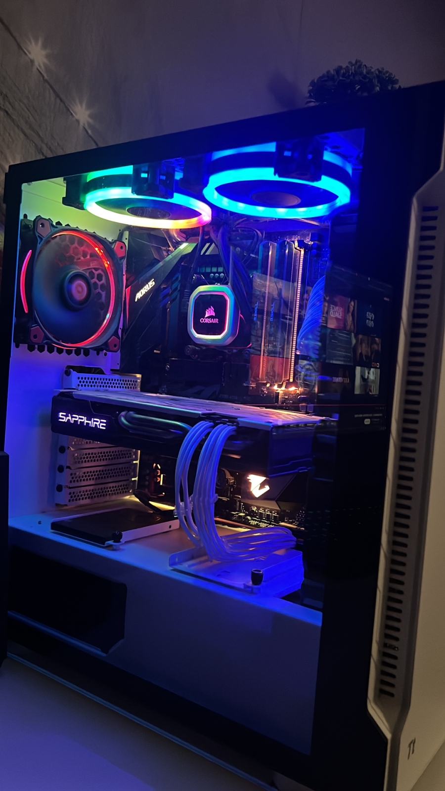 Intel Core i7 9700K + Gigabyte Aorus Pro Z390 + RX580 NITRO+