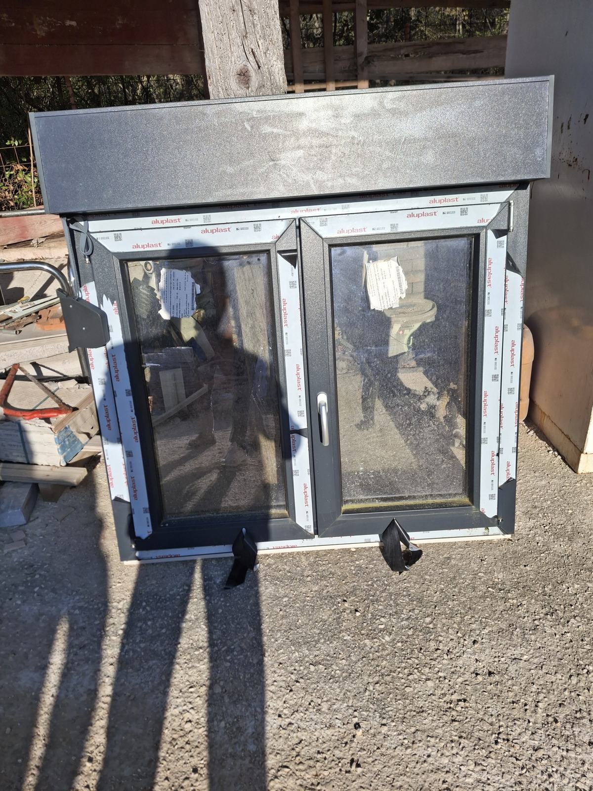 Prozor 120*120 i vrata balkonska 230*120 sa roletama antracit