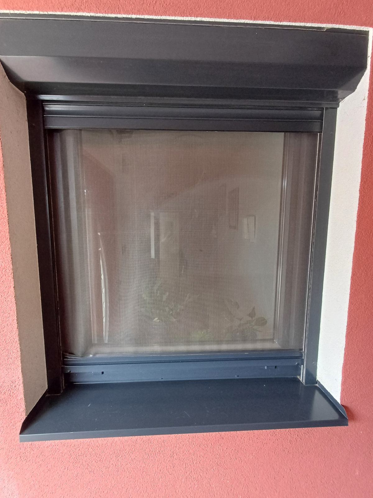 PVC prozor, rolo komarnik i roleta