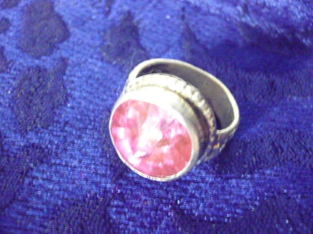 Antik prsten sa rozom gemom