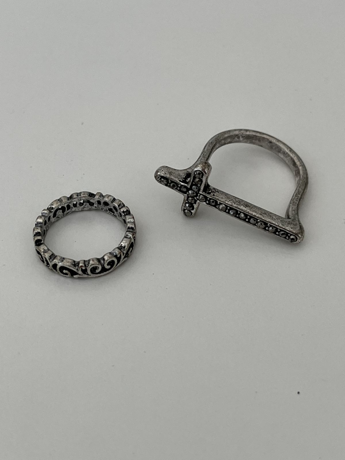 Komplet dva prstena križ... /TOTALNA ČISTKA