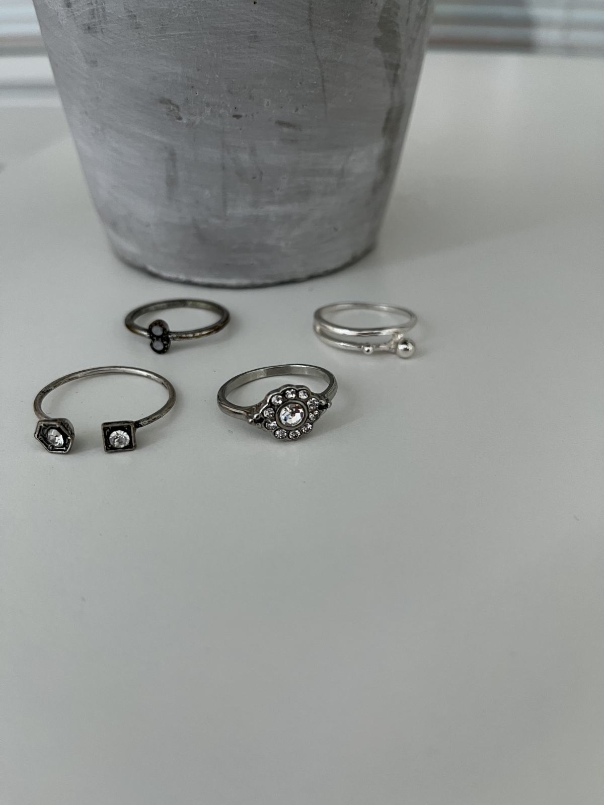 Lot 4 komada prstena /TOTALNA ČISTKA